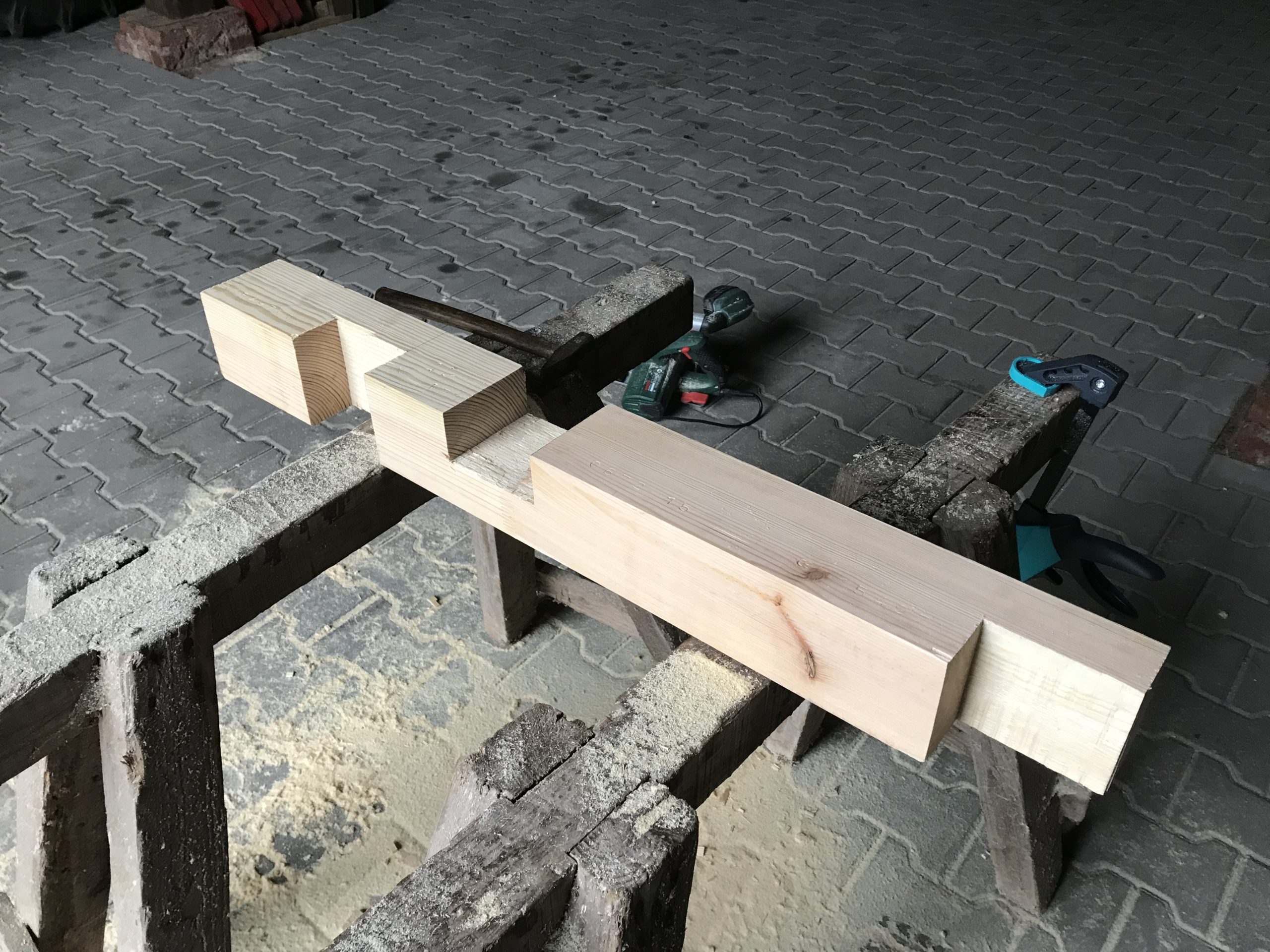 How to build a workbench - easy, sturdy, multifunctional! (Part 1)